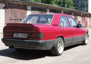 Sarkans Mercedes-Benz 190 1986 Rīga, ar dzinēja tilpumu 2.40 L un nobraukumu 442 tūkst. km par 4800 €, foto 6 vietnē AUTOMOTO.COM.LV