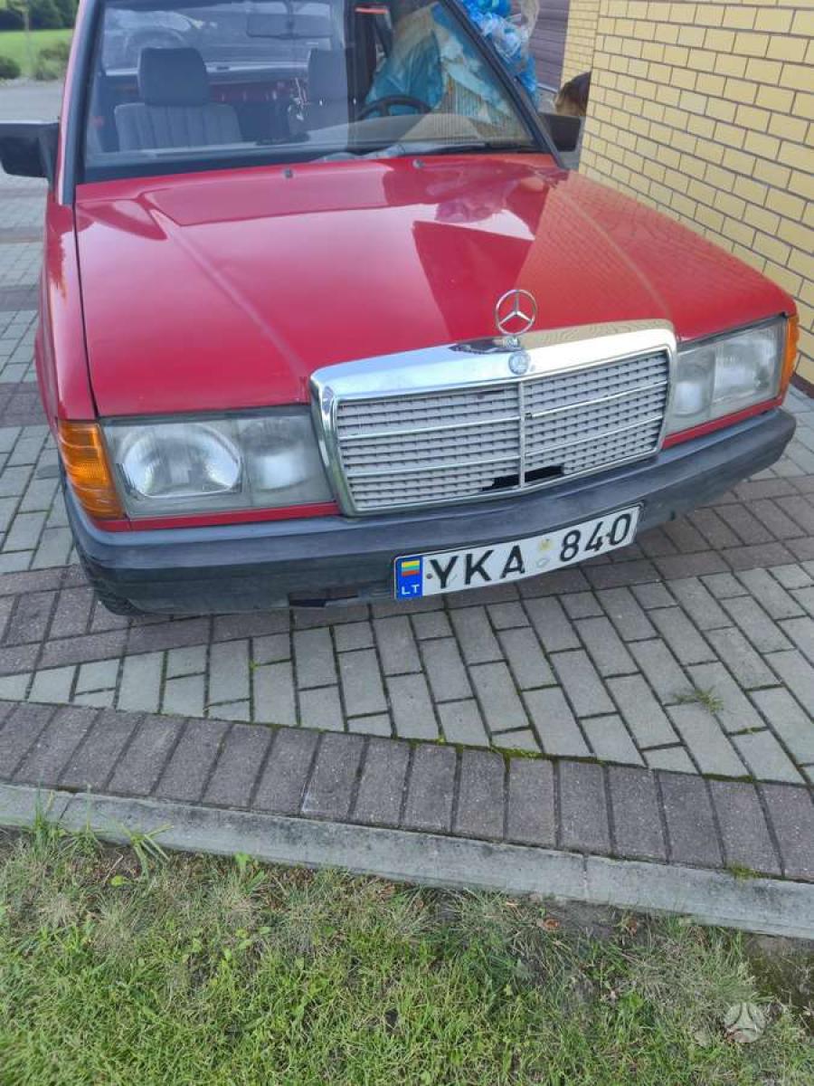 Sarkans Mercedes-Benz 190 1987 Kauņa, ar dzinēja tilpumu 2.00 L un nobraukumu 188 tūkst. km par 980 €, foto 1 vietnē AUTOMOTO.COM.LV