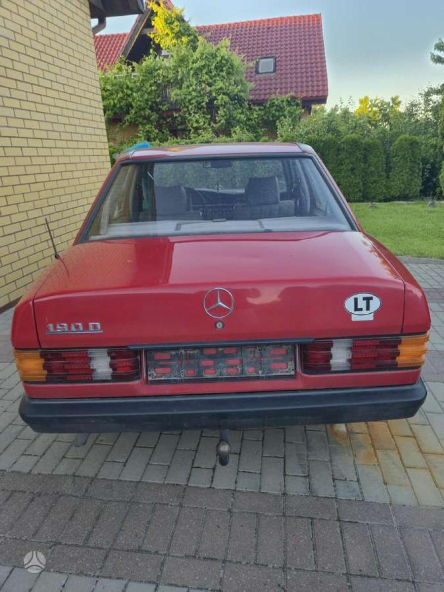Sarkans Mercedes-Benz 190 1987 Kauņa, ar dzinēja tilpumu 2.00 L un nobraukumu 188 tūkst. km par 980 €, foto 4 vietnē AUTOMOTO.COM.LV