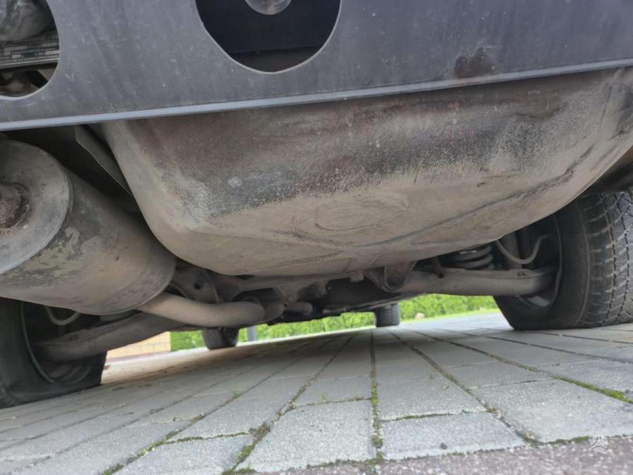 Sarkans Mercedes-Benz 190 1987 Kauņa, ar dzinēja tilpumu 2.00 L un nobraukumu 188 tūkst. km par 980 €, foto 9 vietnē AUTOMOTO.COM.LV