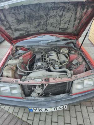 Sarkans Mercedes-Benz 190 1987 Kauņa, ar dzinēja tilpumu 2.00 L un nobraukumu 188 tūkst. km par 980 €, foto 13 vietnē AUTOMOTO.COM.LV