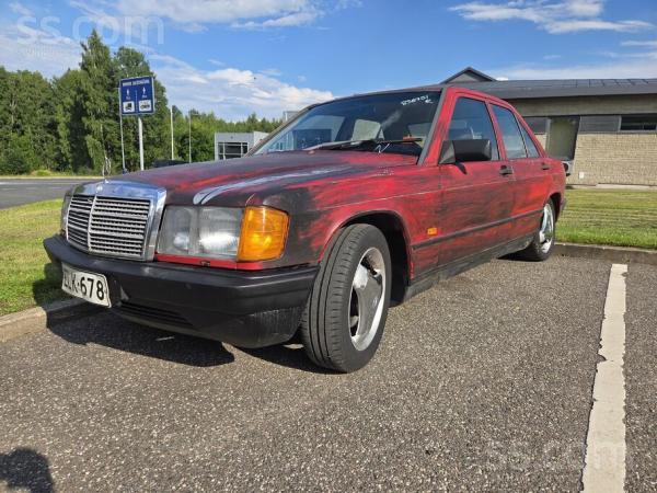 Sarkans Mercedes-Benz 190 1988 Valmiera, ar dzinēja tilpumu 2.00 L un nobraukumu 185 tūkst. km par 1900 €, foto 1 vietnē AUTOMOTO.COM.LV