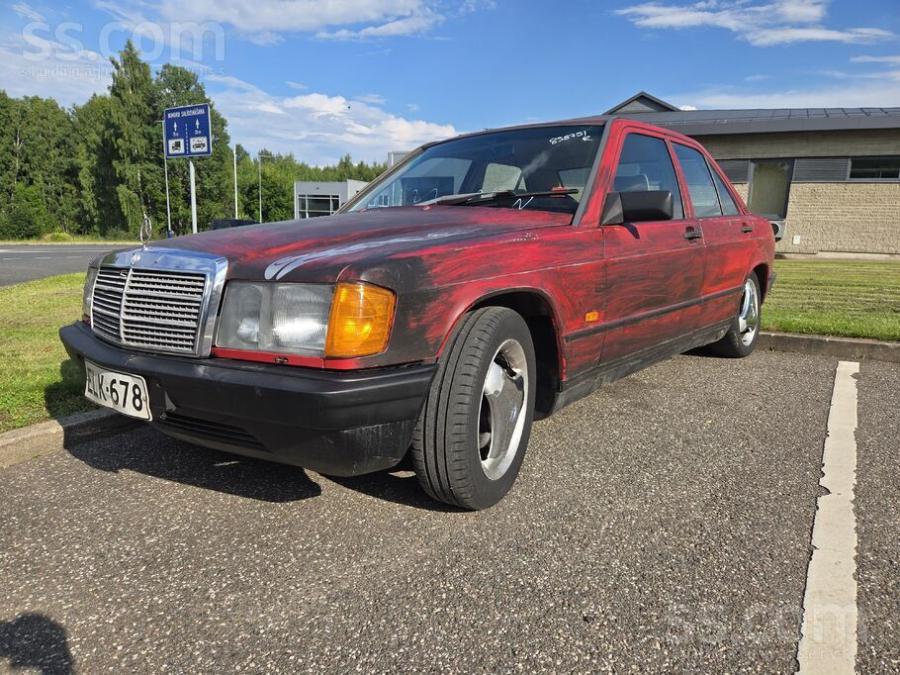 Red Mercedes-Benz 190 1988 in Valmiera, with an engine capacity of 2.00 L and mileage of 185 thousand km for 1900 €, photo 1 on AUTOMOTO.COM.LV