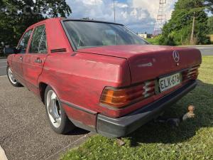 Red Mercedes-Benz 190 1988 in Valmiera, with an engine capacity of 2.00 L and mileage of 185 thousand km for 1900 €, photo 4 on AUTOMOTO.COM.LV