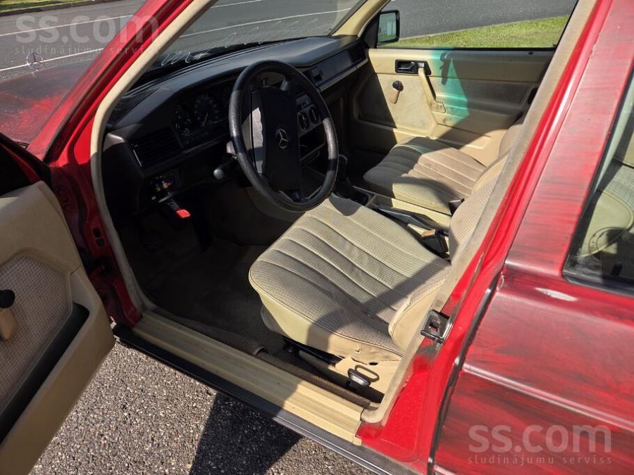 Red Mercedes-Benz 190 1988 in Valmiera, with an engine capacity of 2.00 L and mileage of 185 thousand km for 1900 €, photo 6 on AUTOMOTO.COM.LV