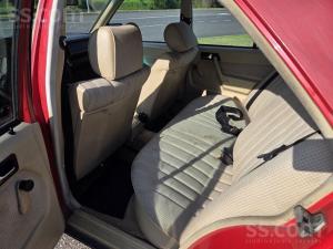 Red Mercedes-Benz 190 1988 in Valmiera, with an engine capacity of 2.00 L and mileage of 185 thousand km for 1900 €, photo 7 on AUTOMOTO.COM.LV