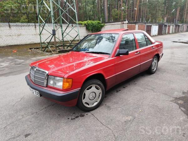 Red Mercedes-Benz 190 1988 in Riga, with an engine capacity of 2.60 L and mileage of 371 thousand km for 4500 €, photo 1 on AUTOMOTO.COM.LV