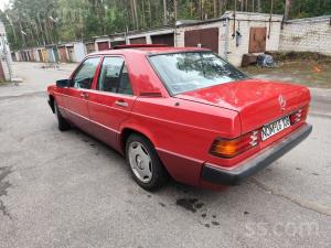 Красный Мерседес 190 1988 в Рига, объемом двигателя 2.60 л и пробегом 371 тыс. км за 4500 €, фото 5 на AUTOMOTO.COM.LV