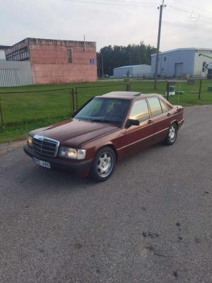 Sarkans Mercedes-Benz 190 1993 Šauļi, ar dzinēja tilpumu 1.80 L un nobraukumu 199 tūkst. km par 3999 €, foto 3 vietnē AUTOMOTO.COM.LV