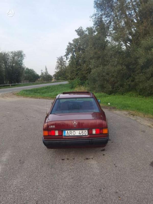 Sarkans Mercedes-Benz 190 1993 Šauļi, ar dzinēja tilpumu 1.80 L un nobraukumu 199 tūkst. km par 3999 €, foto 6 vietnē AUTOMOTO.COM.LV