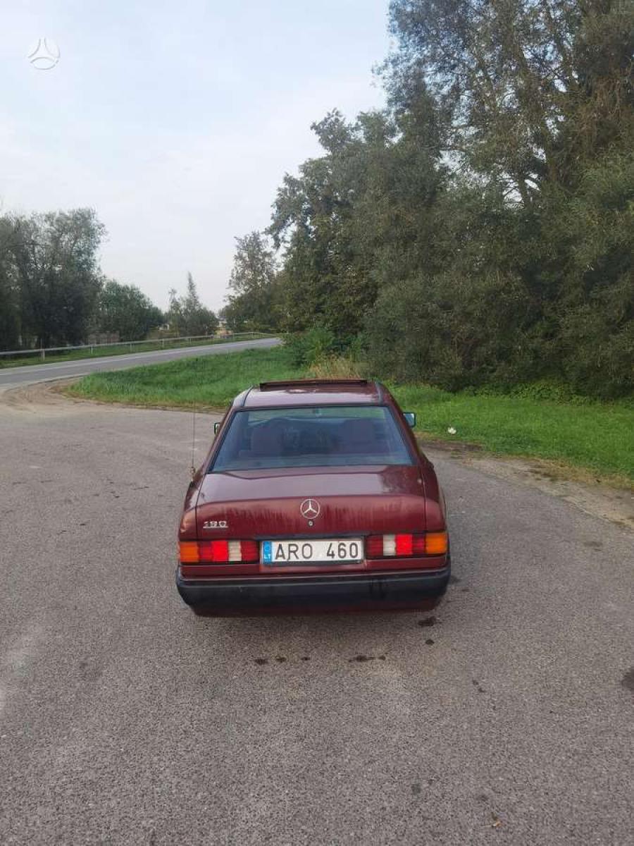 Sarkans Mercedes-Benz 190 1993 Šauļi, ar dzinēja tilpumu 1.80 L un nobraukumu 199 tūkst. km par 3999 €, foto 7 vietnē AUTOMOTO.COM.LV