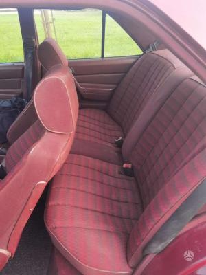 Sarkans Mercedes-Benz 190 1993 Šauļi, ar dzinēja tilpumu 1.80 L un nobraukumu 199 tūkst. km par 3999 €, foto 9 vietnē AUTOMOTO.COM.LV