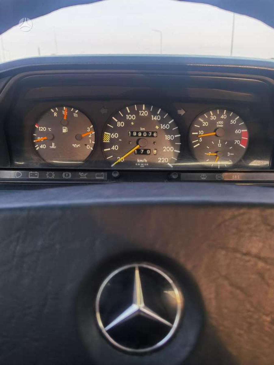 Sarkans Mercedes-Benz 190 1993 Šauļi, ar dzinēja tilpumu 1.80 L un nobraukumu 199 tūkst. km par 3999 €, foto 10 vietnē AUTOMOTO.COM.LV