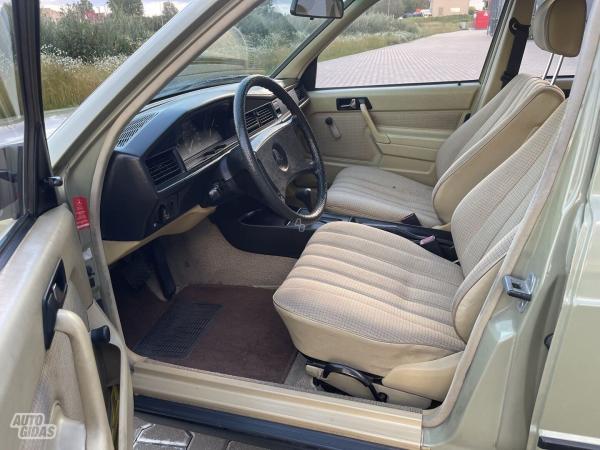 Mercedes-Benz 190 1983 in Siauliai, with an engine capacity of 2.00 L and mileage of 101 thousand km for 5199 €, photo 9 on AUTOMOTO.COM.LV