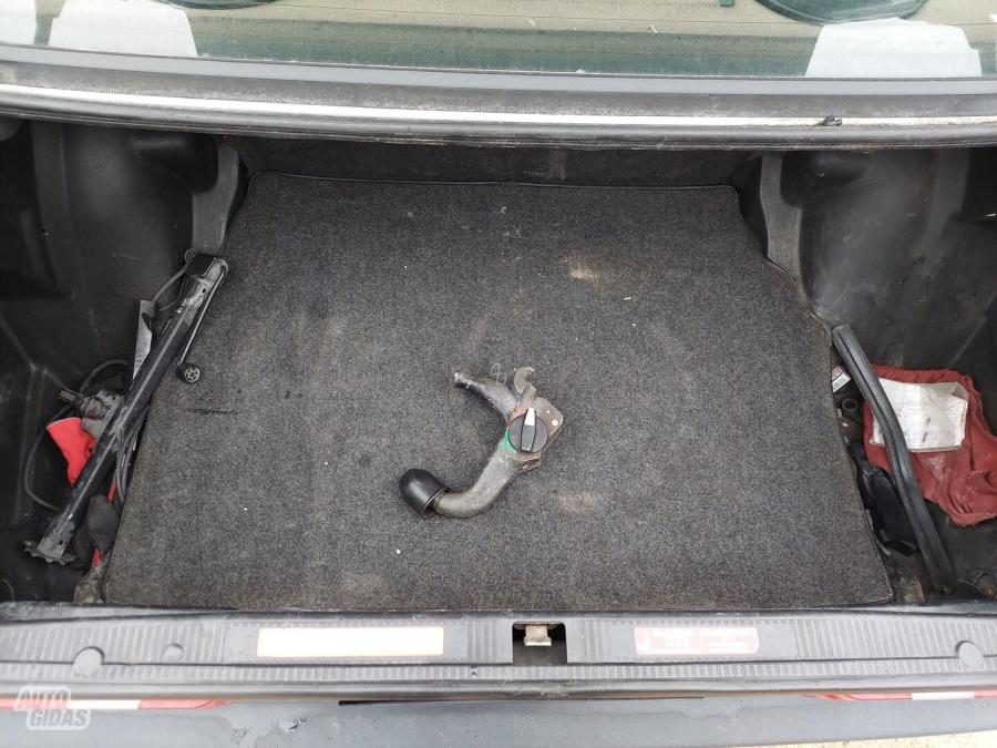 Mercedes-Benz 190 1986 Šauļi, ar dzinēja tilpumu 2.00 L un nobraukumu 287 tūkst. km par 2099 €, foto 31 vietnē AUTOMOTO.COM.LV