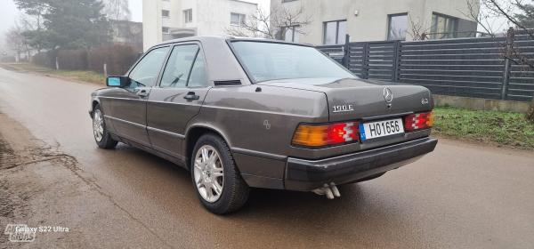 Mercedes-Benz 190 1988 in Vilnius, with an engine capacity of 2.30 L and mileage of 187 thousand km for 1999 €, photo 3 on AUTOMOTO.COM.LV