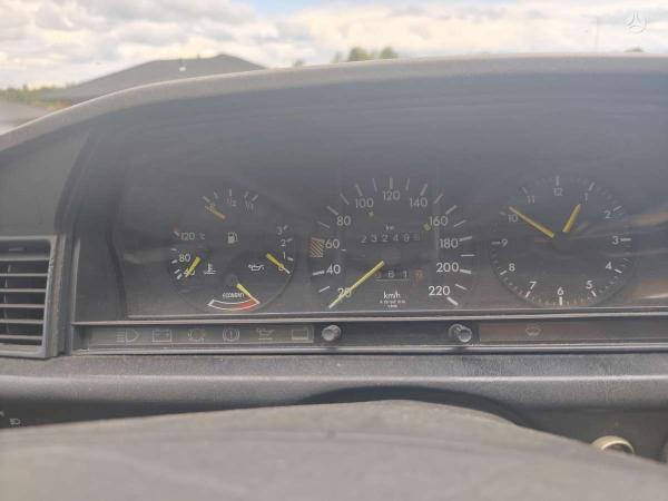 Мерседес 190 1986 в Вильнюс на AUTOMOTO.COM.LV Фиолетовый Мерседес 190 1986 в Вильнюс, объемом двигателя 2.00 л и пробегом 232 тыс. км за 1999 €, фото 7 на AUTOMOTO.COM.LV