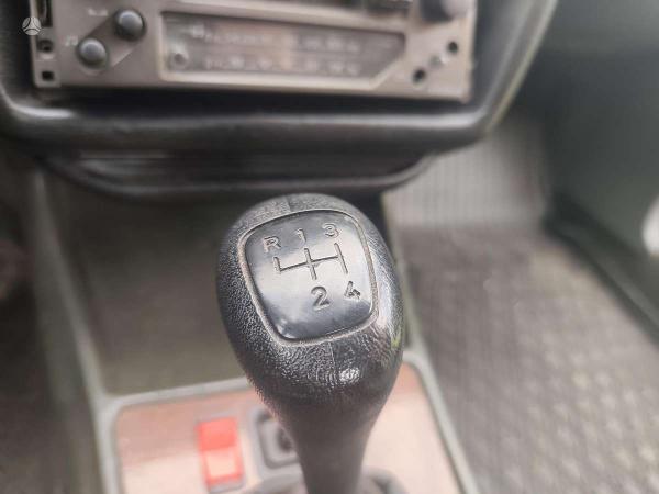 Мерседес 190 1986 в Вильнюс на AUTOMOTO.COM.LV Фиолетовый Мерседес 190 1986 в Вильнюс, объемом двигателя 2.00 л и пробегом 232 тыс. км за 1999 €, фото 8 на AUTOMOTO.COM.LV