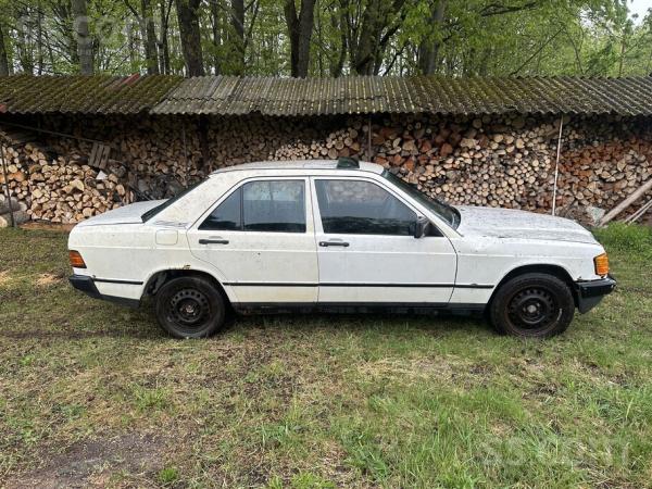 Белый Мерседес 190 1985 в Огре, объемом двигателя 2.00 л и пробегом 123 тыс. км за 1000 €, фото 1 на AUTOMOTO.COM.LV