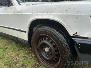 Белый Мерседес 190 1985 в Огре, объемом двигателя 2.00 л и пробегом 123 тыс. км за 1000 €, фото 7 на AUTOMOTO.COM.LV