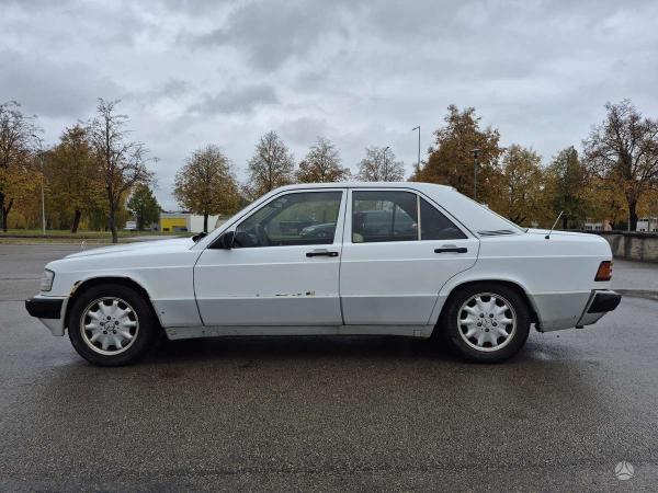 Balts Mercedes-Benz 190 1989 Alīta, ar dzinēja tilpumu 2.00 L un nobraukumu 335 tūkst. km par 1650 €, foto 1 vietnē AUTOMOTO.COM.LV