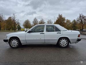 Balts Mercedes-Benz 190 1989 Alīta, ar dzinēja tilpumu 2.00 L un nobraukumu 335 tūkst. km par 1650 €, foto  vietnē AUTOMOTO.COM.LV