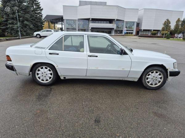 Balts Mercedes-Benz 190 1989 Alīta, ar dzinēja tilpumu 2.00 L un nobraukumu 335 tūkst. km par 1650 €, foto 2 vietnē AUTOMOTO.COM.LV