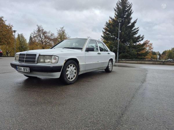Balts Mercedes-Benz 190 1989 Alīta, ar dzinēja tilpumu 2.00 L un nobraukumu 335 tūkst. km par 1650 €, foto 3 vietnē AUTOMOTO.COM.LV