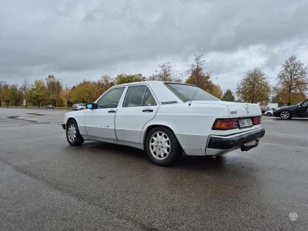 Balts Mercedes-Benz 190 1989 Alīta, ar dzinēja tilpumu 2.00 L un nobraukumu 335 tūkst. km par 1650 €, foto 9 vietnē AUTOMOTO.COM.LV