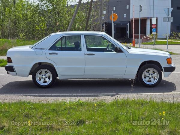 Balts Mercedes-Benz 190 1990 Tallina, ar dzinēja tilpumu 2.00 L un nobraukumu 240 tūkst. km par 4800 €, foto 4 vietnē AUTOMOTO.COM.LV