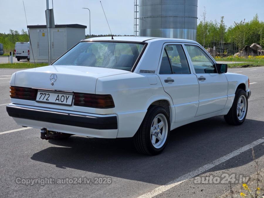Balts Mercedes-Benz 190 1990 Tallina, ar dzinēja tilpumu 2.00 L un nobraukumu 240 tūkst. km par 4800 €, foto 6 vietnē AUTOMOTO.COM.LV