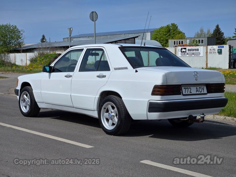 Balts Mercedes-Benz 190 1990 Tallina, ar dzinēja tilpumu 2.00 L un nobraukumu 240 tūkst. km par 4800 €, foto 8 vietnē AUTOMOTO.COM.LV