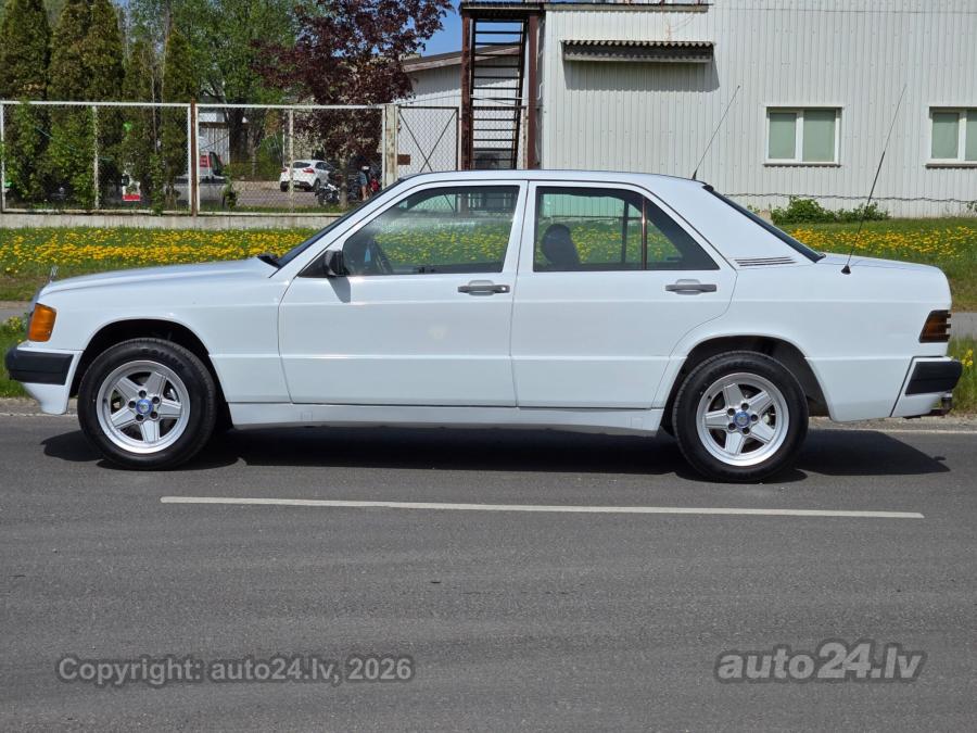 Balts Mercedes-Benz 190 1990 Tallina, ar dzinēja tilpumu 2.00 L un nobraukumu 240 tūkst. km par 4800 €, foto 9 vietnē AUTOMOTO.COM.LV