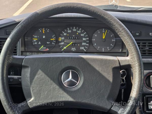 Balts Mercedes-Benz 190 1990 Tallina, ar dzinēja tilpumu 2.00 L un nobraukumu 240 tūkst. km par 4800 €, foto 10 vietnē AUTOMOTO.COM.LV