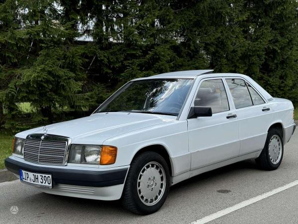 Мерседес 190 1990 в Мажейкяй на AUTOMOTO.COM.LV Белый Мерседес 190 1990 в Мажейкяй, объемом двигателя 2.00 л и пробегом 250 тыс. км за 4850 €, фото 3 на AUTOMOTO.COM.LV