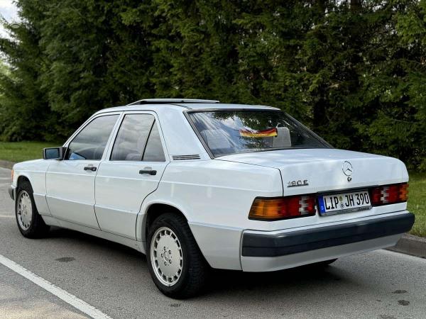 Мерседес 190 1990 в Мажейкяй на AUTOMOTO.COM.LV Белый Мерседес 190 1990 в Мажейкяй, объемом двигателя 2.00 л и пробегом 250 тыс. км за 4850 €, фото 4 на AUTOMOTO.COM.LV