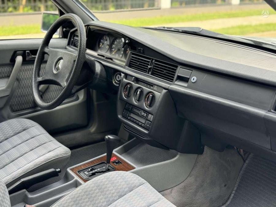 Balts Mercedes-Benz 190 1990 Mažeikiai, ar dzinēja tilpumu 2.00 L un nobraukumu 250 tūkst. km par 4800 €, foto 17 vietnē AUTOMOTO.COM.LV