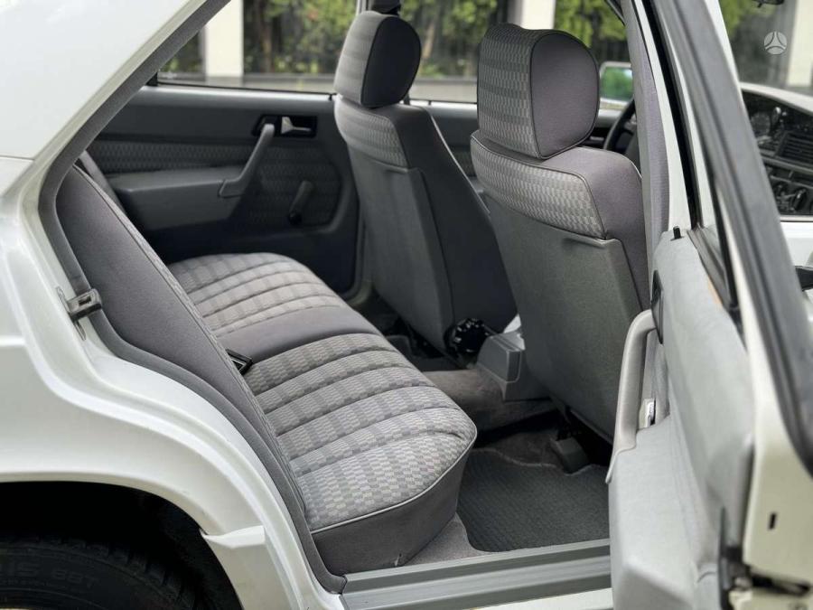 Balts Mercedes-Benz 190 1990 Mažeikiai, ar dzinēja tilpumu 2.00 L un nobraukumu 250 tūkst. km par 4800 €, foto 21 vietnē AUTOMOTO.COM.LV