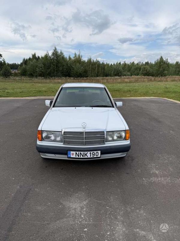 Balts Mercedes-Benz 190 1991 Viļņa, ar dzinēja tilpumu 2.00 L un nobraukumu 206 tūkst. km par 4200 €, foto 3 vietnē AUTOMOTO.COM.LV