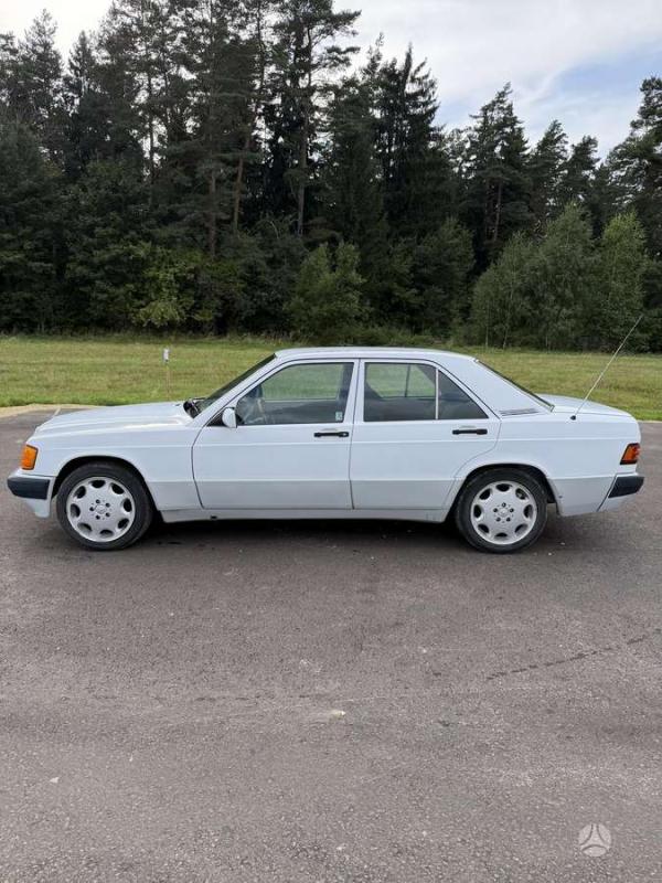Balts Mercedes-Benz 190 1991 Viļņa, ar dzinēja tilpumu 2.00 L un nobraukumu 206 tūkst. km par 4200 €, foto 5 vietnē AUTOMOTO.COM.LV