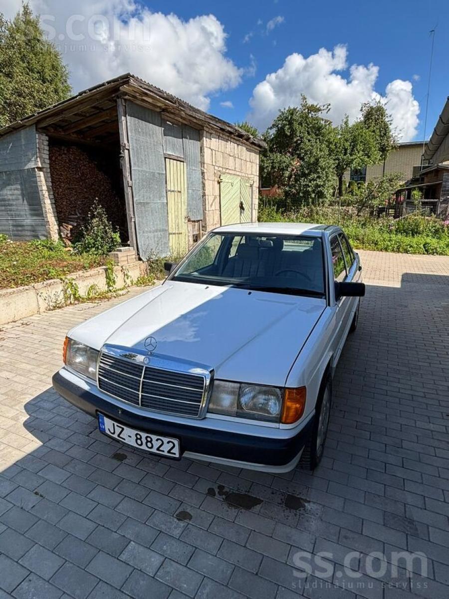 White Mercedes-Benz 190 1991 in Jelgava, with an engine capacity of 1.90 L and mileage of 167 thousand km for 10000 €, photo 1 on AUTOMOTO.COM.LV