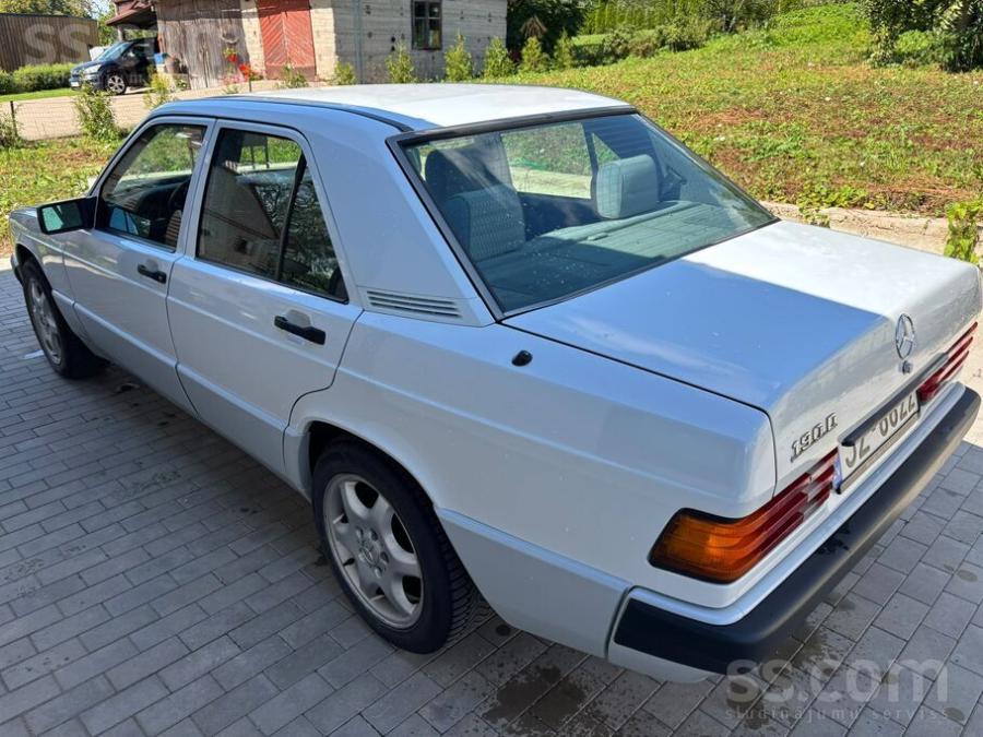 White Mercedes-Benz 190 1991 in Jelgava, with an engine capacity of 1.90 L and mileage of 167 thousand km for 10000 €, photo 4 on AUTOMOTO.COM.LV