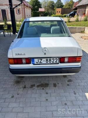 White Mercedes-Benz 190 1991 in Jelgava, with an engine capacity of 1.90 L and mileage of 167 thousand km for 10000 €, photo 5 on AUTOMOTO.COM.LV