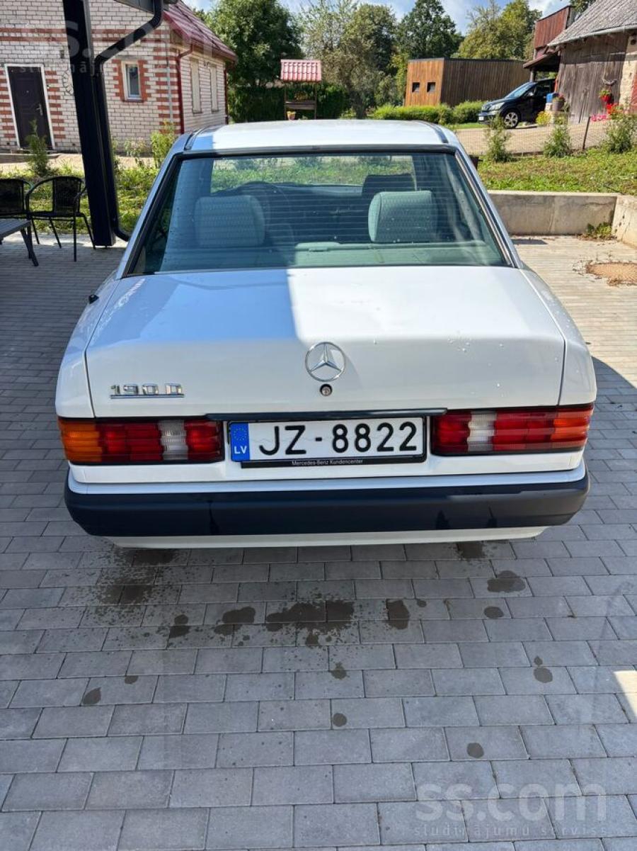 White Mercedes-Benz 190 1991 in Jelgava, with an engine capacity of 1.90 L and mileage of 167 thousand km for 10000 €, photo 5 on AUTOMOTO.COM.LV