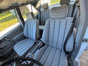White Mercedes-Benz 190 1991 in Jelgava, with an engine capacity of 1.90 L and mileage of 167 thousand km for 10000 €, photo 7 on AUTOMOTO.COM.LV