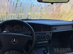 White Mercedes-Benz 190 1991 in Jelgava, with an engine capacity of 1.90 L and mileage of 167 thousand km for 10000 €, photo 9 on AUTOMOTO.COM.LV