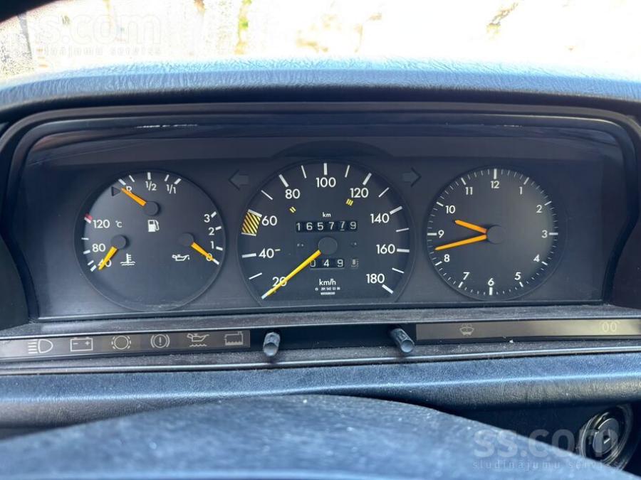 White Mercedes-Benz 190 1991 in Jelgava, with an engine capacity of 1.90 L and mileage of 167 thousand km for 10000 €, photo 13 on AUTOMOTO.COM.LV