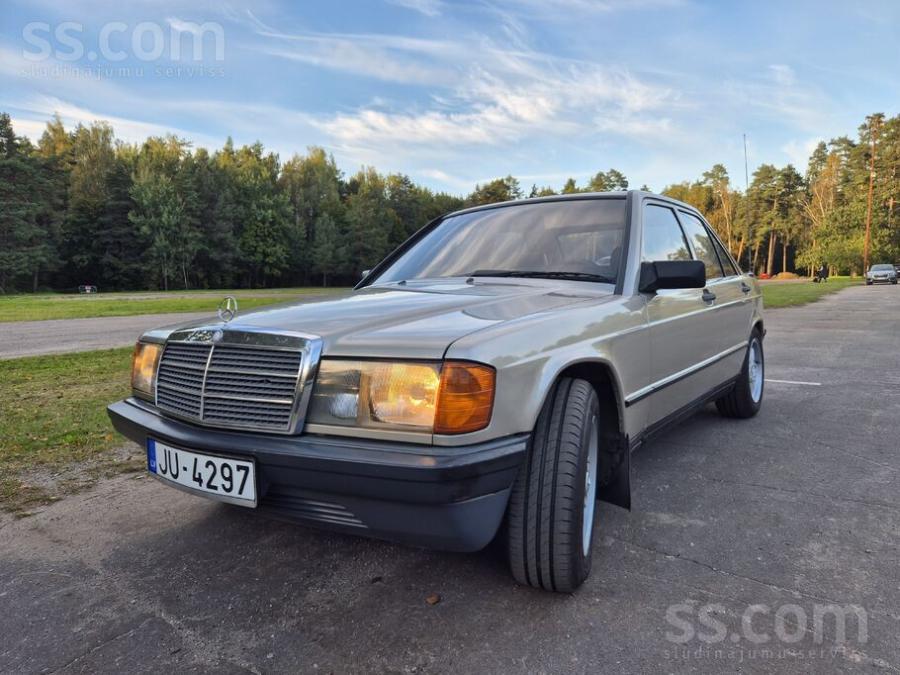 Yellow Mercedes-Benz 190 1986 in Riga, with an engine capacity of 2.00 L and mileage of 280 thousand km for 1500 €, photo 1 on AUTOMOTO.COM.LV