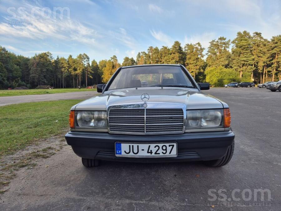 Yellow Mercedes-Benz 190 1986 in Riga, with an engine capacity of 2.00 L and mileage of 280 thousand km for 1500 €, photo 4 on AUTOMOTO.COM.LV