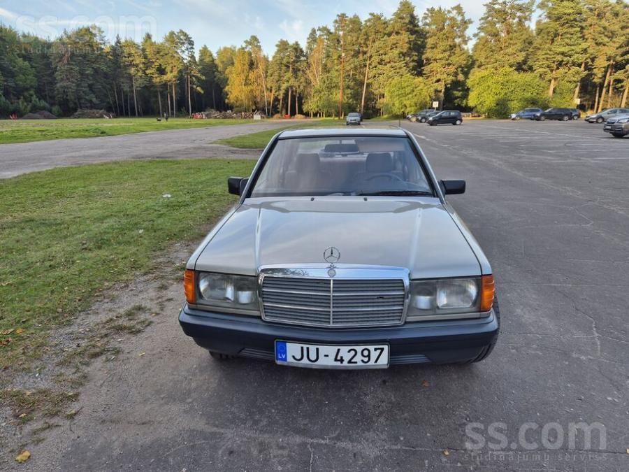 Yellow Mercedes-Benz 190 1986 in Riga, with an engine capacity of 2.00 L and mileage of 280 thousand km for 1500 €, photo 5 on AUTOMOTO.COM.LV
